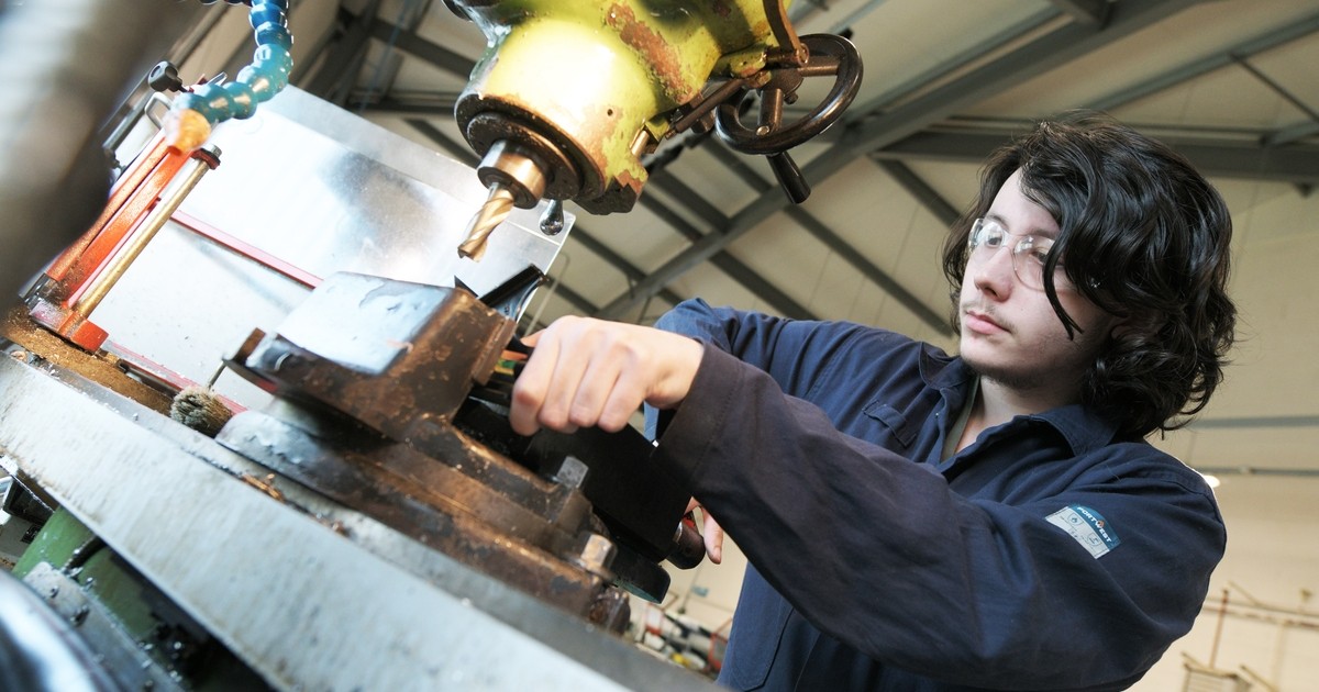 Higher National Certificate (HNC) Electrical / Electronic Engineering ...